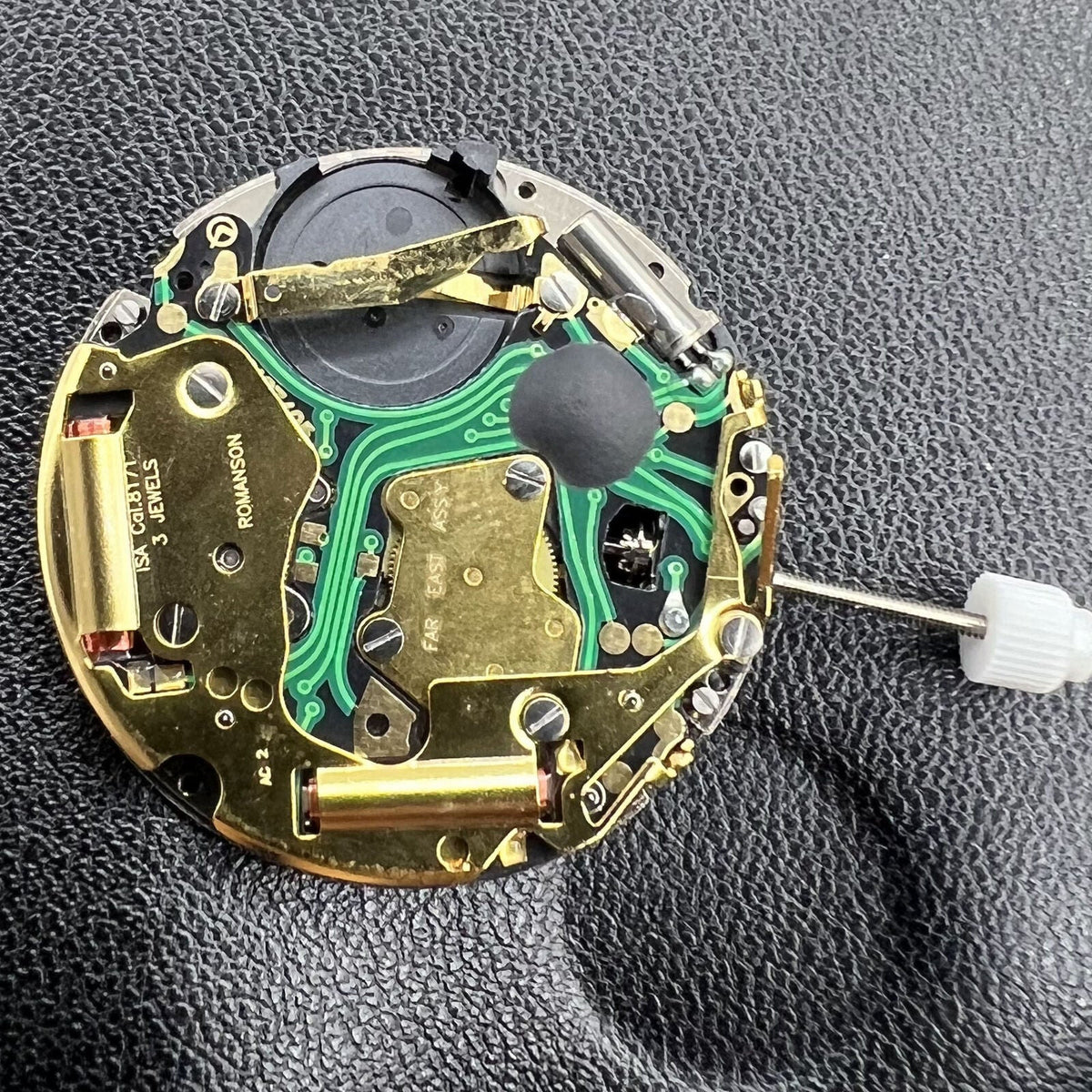 ISA 8171 Golden Quartz Movement: Elegance Meets Precision – GE SMART LTD.