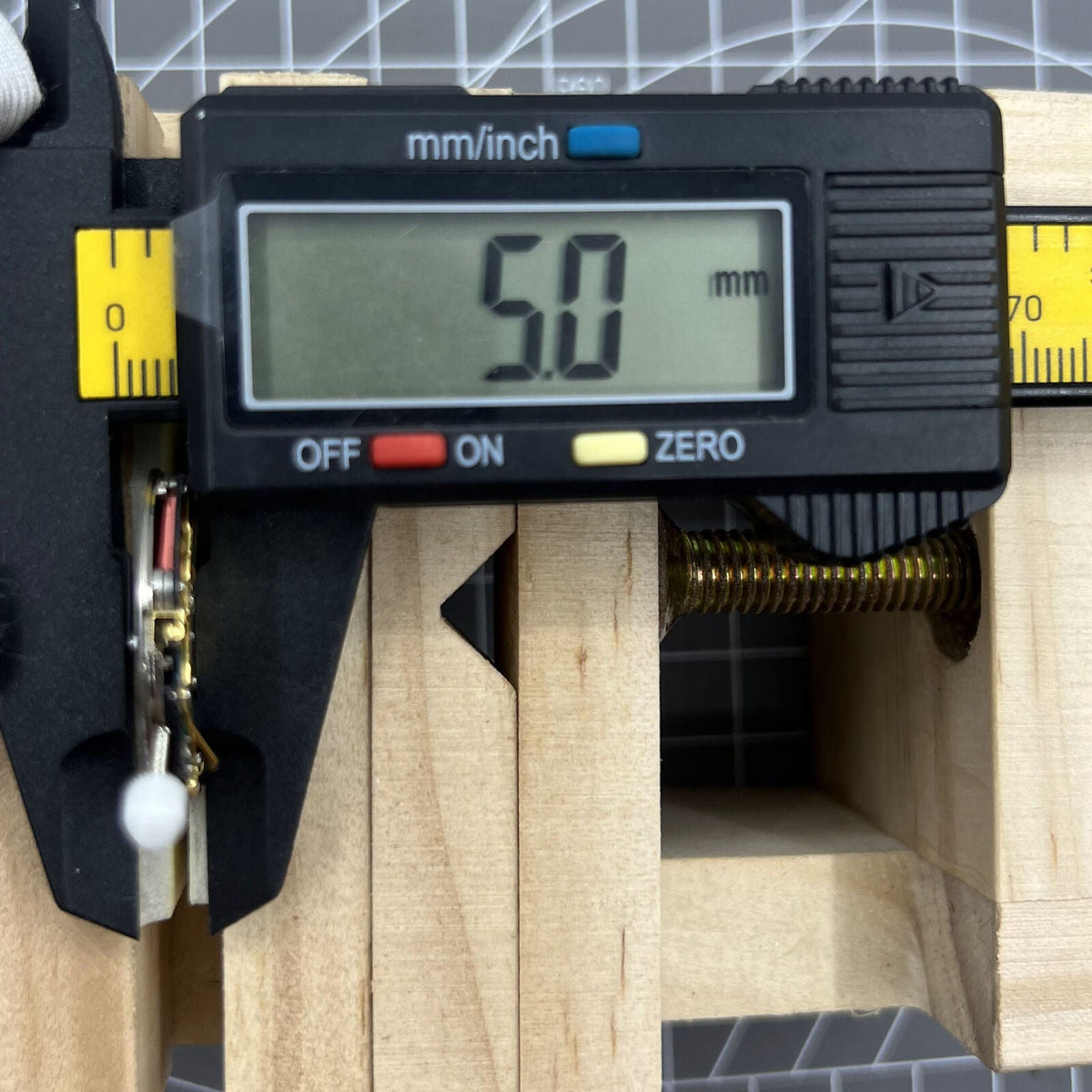 ISA 8171 Golden Quartz Movement: A Perfect Blend of Function and Luxur ...