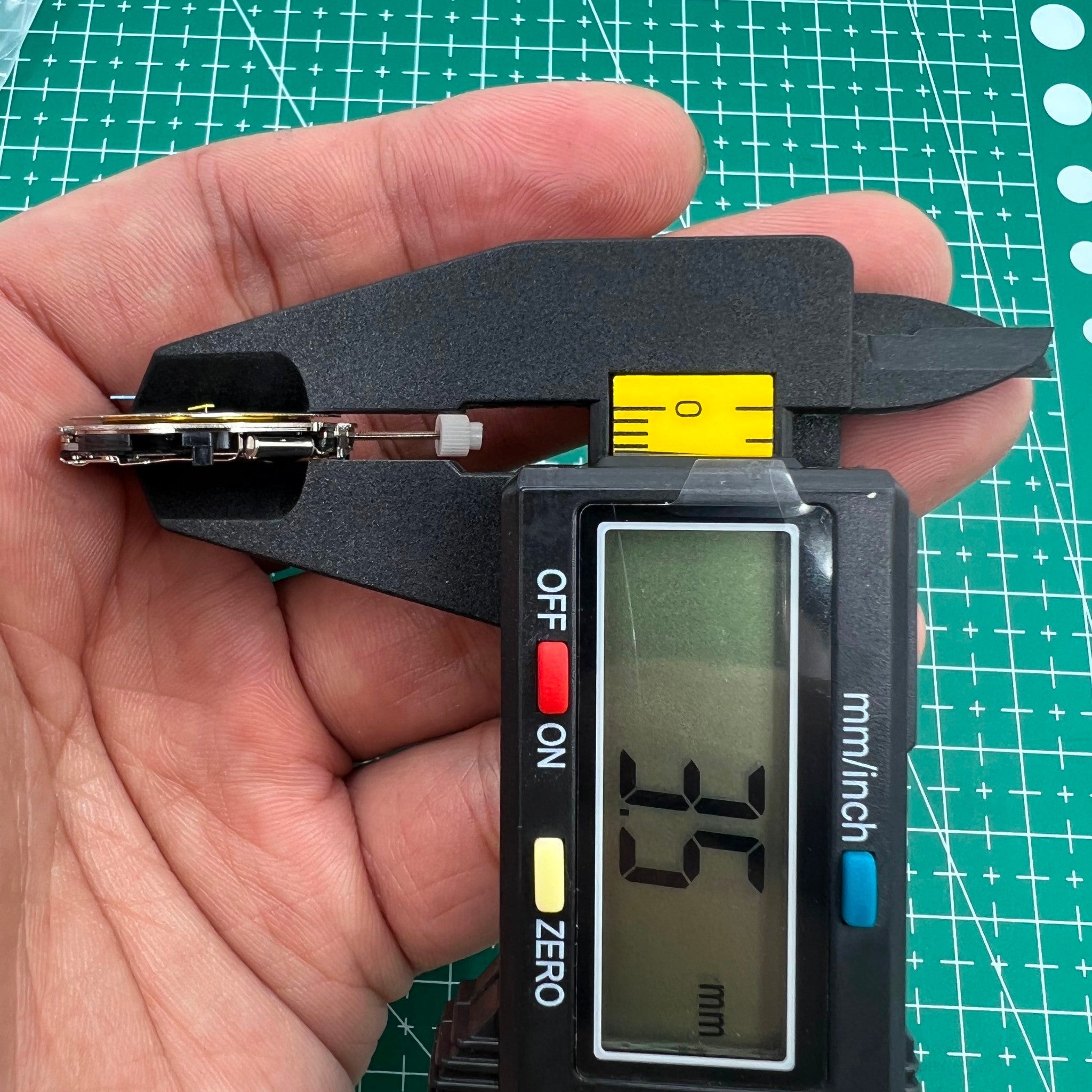 Mouvement à quartz de remplacement ISA 8162 Date à 6 heures, fabriqué ...